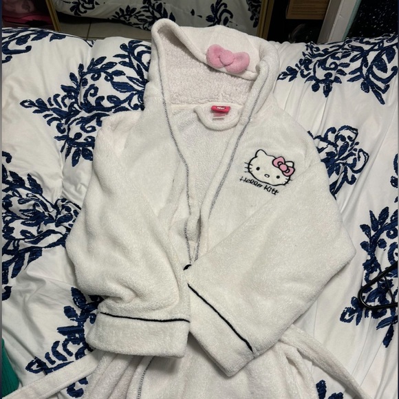 Pajamas | Girls Hello Kitty Robe | Poshmark